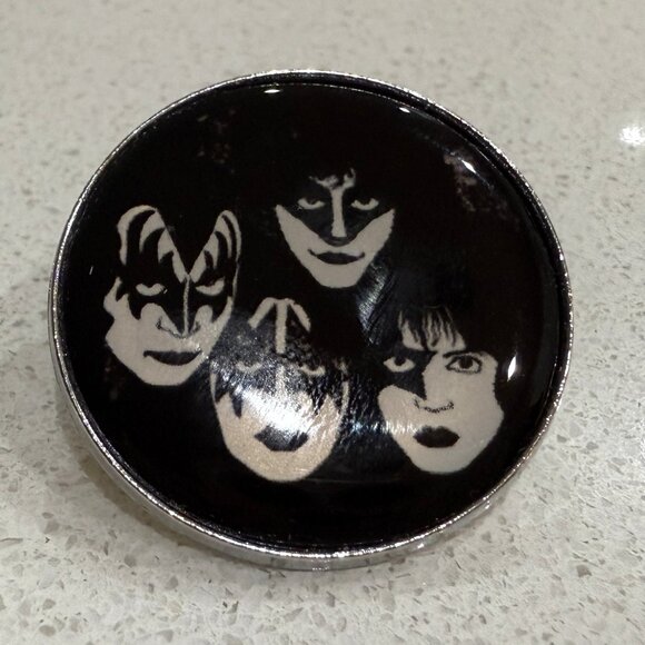 Jewelry | Kiss Band Pin | Poshmark